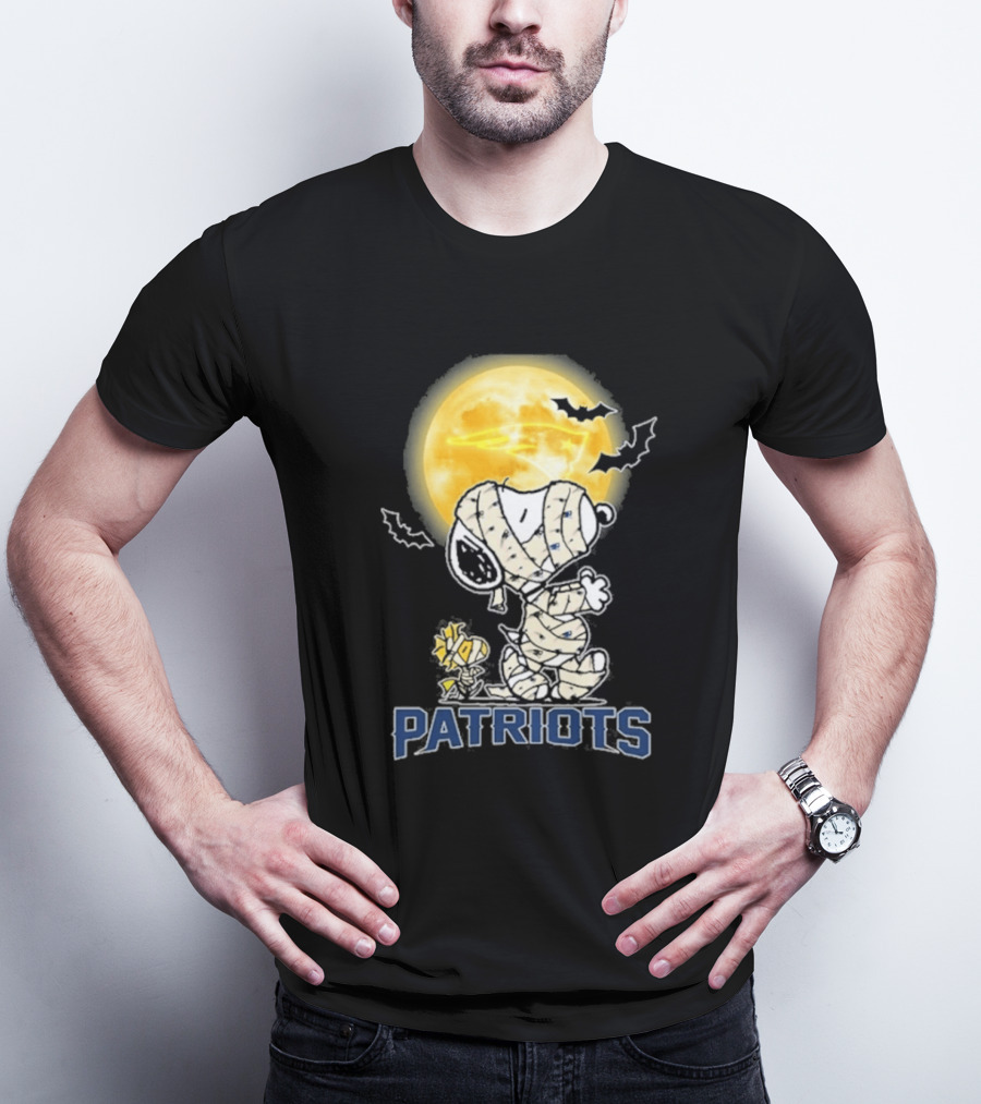 New England Patriots Snoopy Halloween 2026 Moon T-Shirt