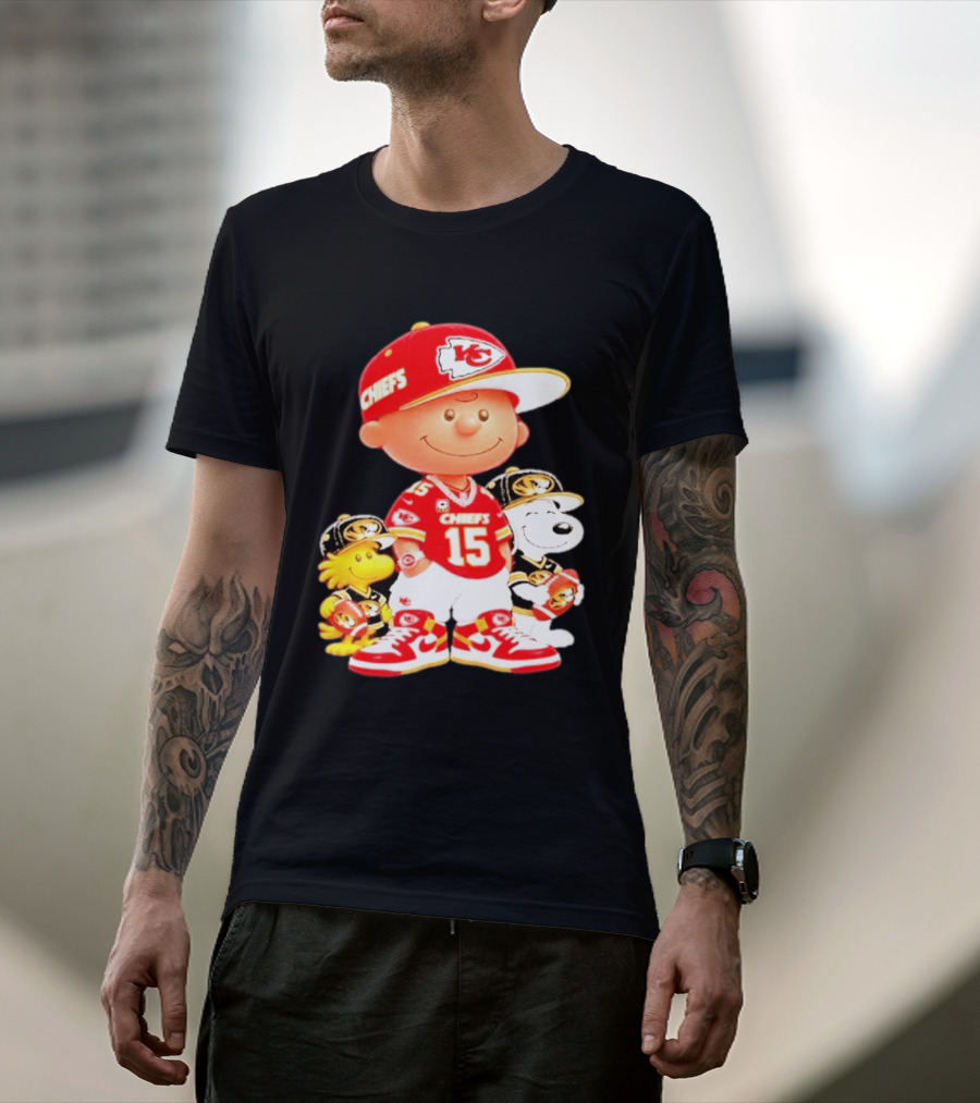 Peanuts Chiefs Patrick Mahomes Football Kansas City Charlie Brown Snoopy Woodstock T-Shirt