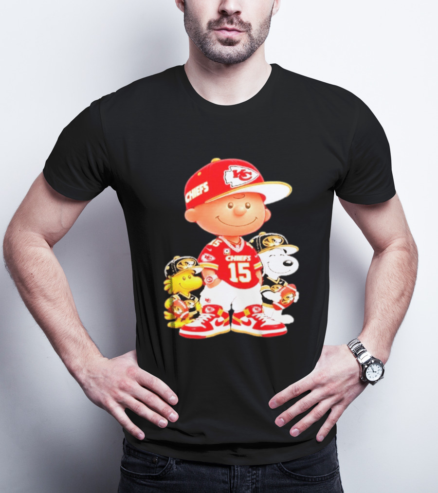 Peanuts Chiefs Patrick Mahomes Football Kansas City Charlie Brown Snoopy Woodstock T-Shirt