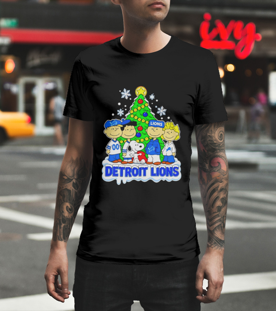 Peanuts Christmas Tree Detroit Lions Team Snoopy Woodstock T-Shirt