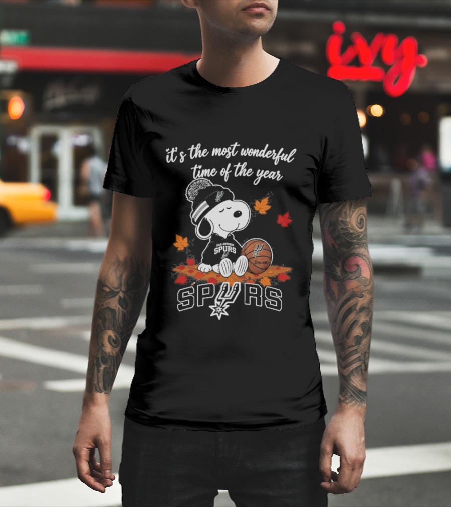 San Antonio Spurs Snoopy It's The Most Wonderful Time Of The Year Autumn Football Leaves T-Shirt