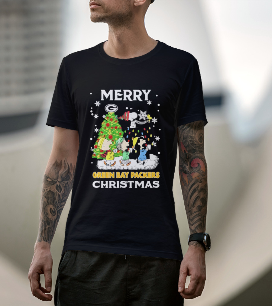 Merry Green Bay Packers Peanuts Christmas Caroling With Snoopy And Woodstock T-Shirt