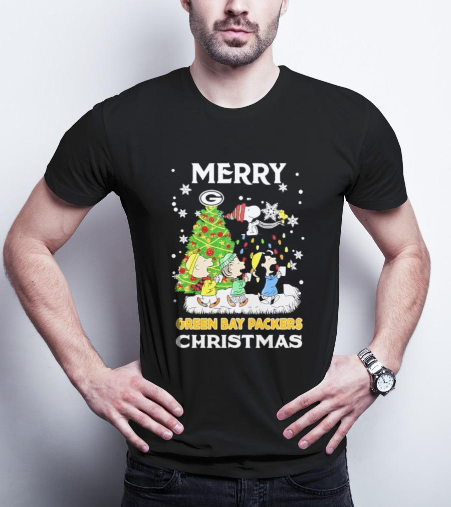 Merry Green Bay Packers Peanuts Christmas Caroling With Snoopy And Woodstock T-Shirt