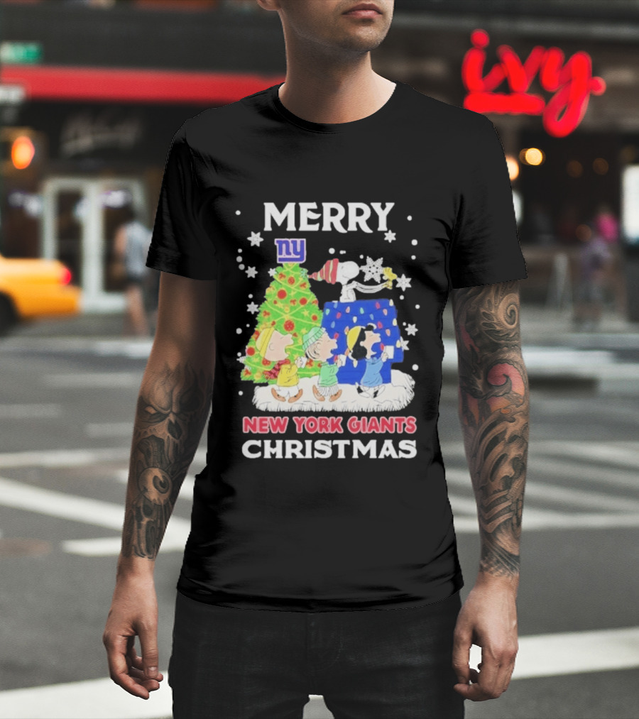 New York Giants Peanuts Merry Christmas 2026 Snoopy Woodstock Charlie Brown T-Shirt