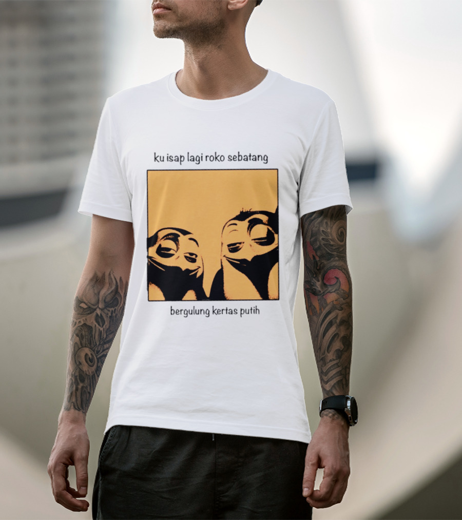 Ku Isap Lagi Roko Sebatang Bergulung Kertas Putih Private Kowalski T-Shirt