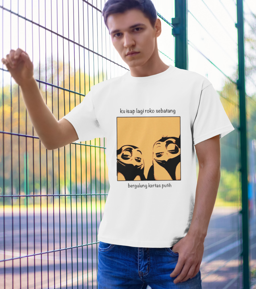 Ku Isap Lagi Roko Sebatang Bergulung Kertas Putih Private Kowalski T-Shirt