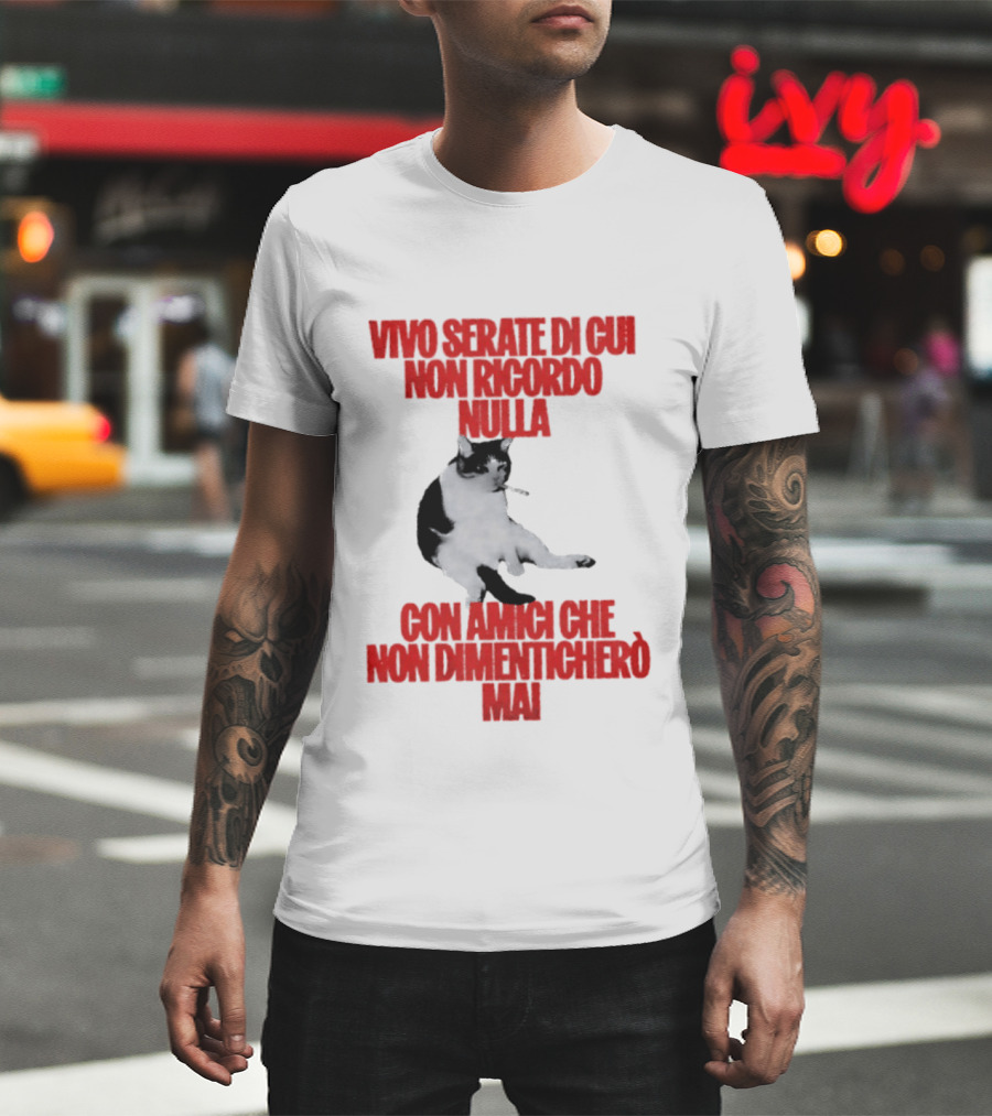 Vivo Serate Di Cui Non Ricordo Nulla Con Amici Che Non Dimenticherò Mai Gatto Divertente T-Shirt