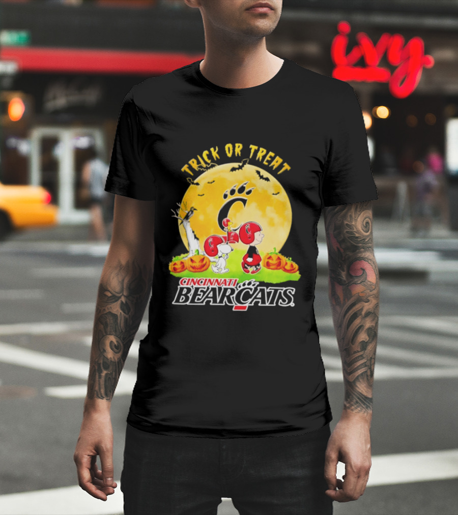 Cincinnati Bearcats Peanuts Trick Or Treat Halloween 2026 T-Shirt