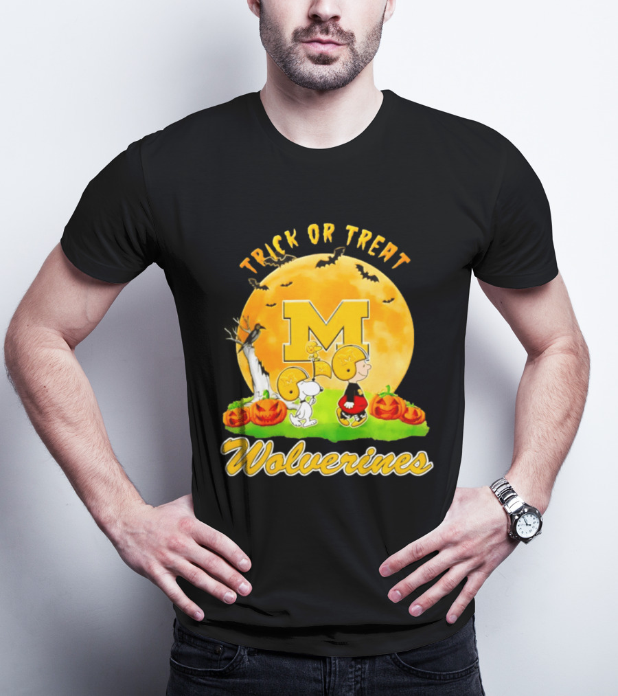 Michigan Wolverines Peanuts Trick Or Treat Halloween Moon T-Shirt