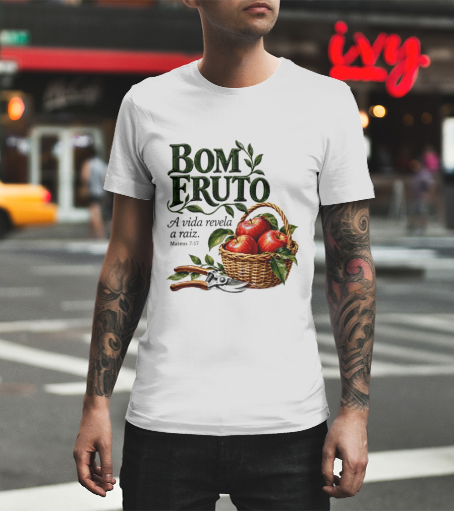 Bom Fruto A Vida Revela A Raiz Mateus 7 17 Basket Of Apples T-Shirt