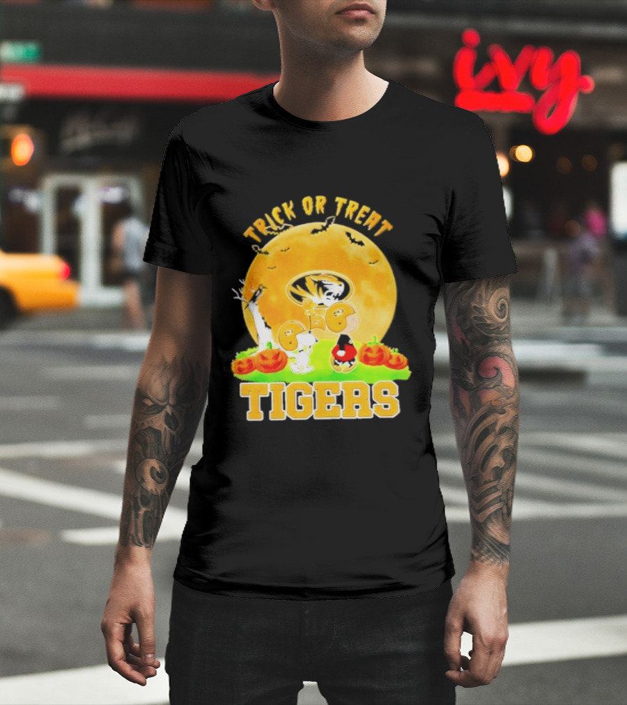 Trick Or Treat Tigers Halloween Peanuts Missouri 2026 T-Shirt
