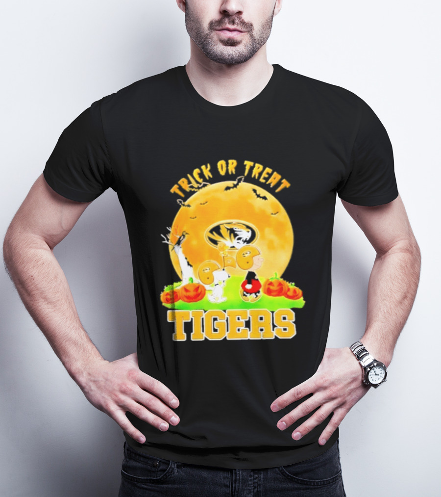 Trick Or Treat Tigers Halloween Peanuts Missouri 2026 T-Shirt