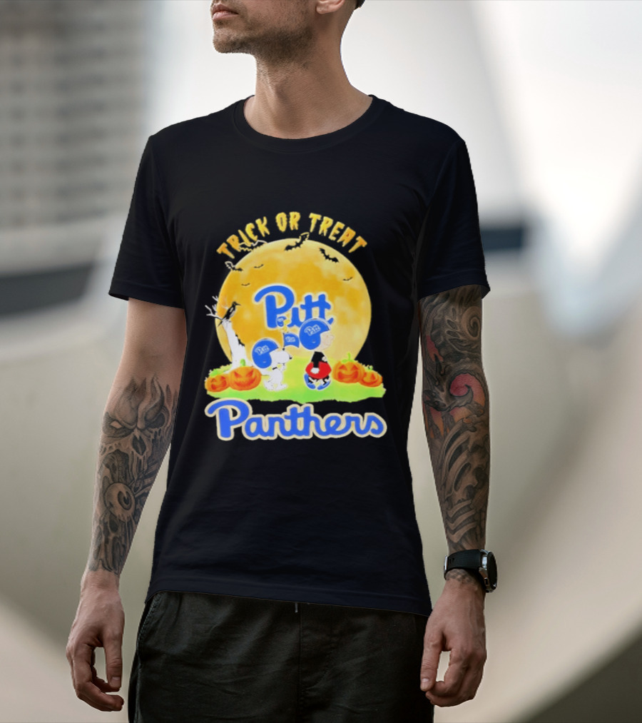 Pittsburgh Panthers Peanuts Trick Or Treat Halloween 2026 T-Shirt