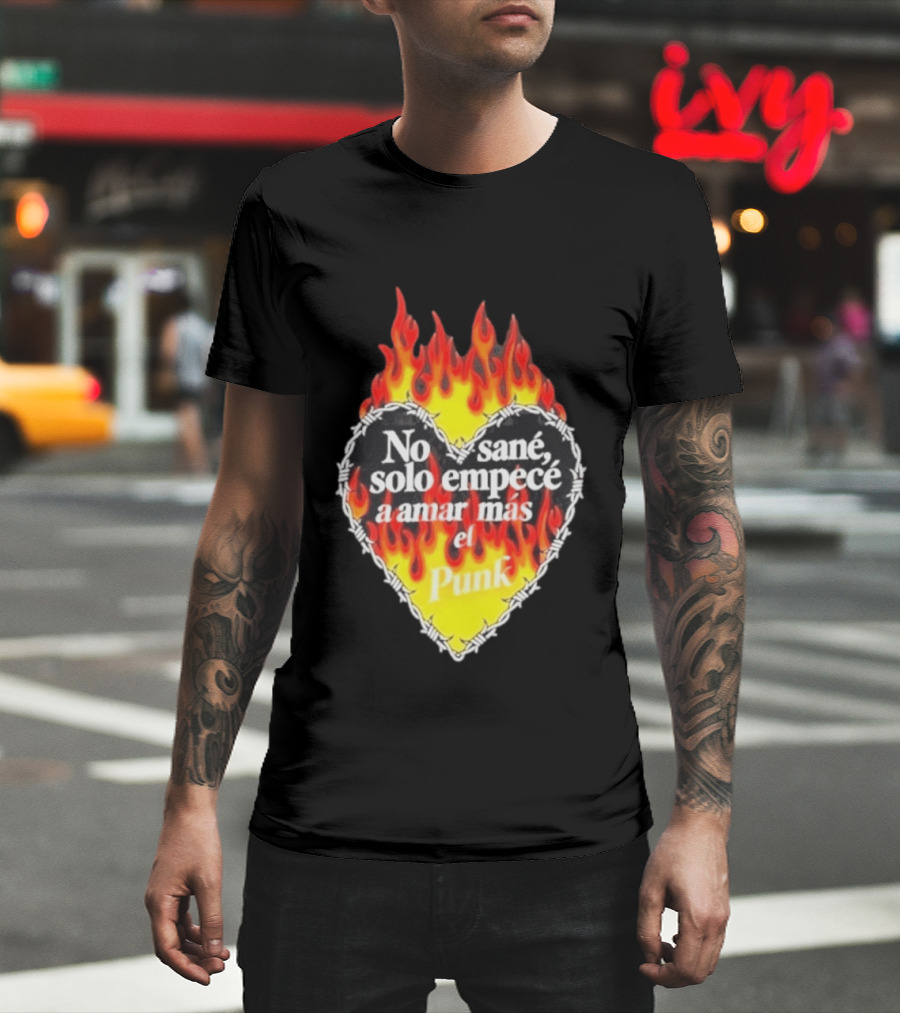 No Sané Solo Empecé A Amar Más El Punk Heart Fire Flame And Barbed Wire T-Shirt