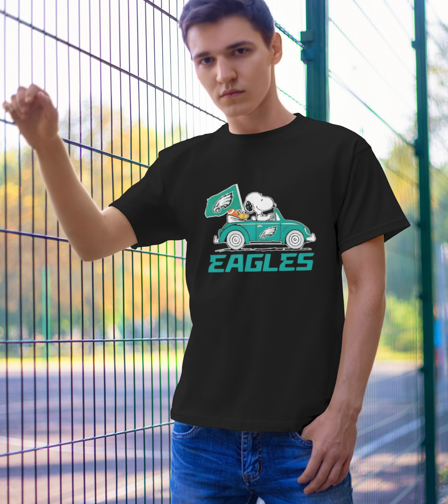 Snoopy Woodstock Driving Car With Philadelphia Eagles Flag EAGLES T-Shirt