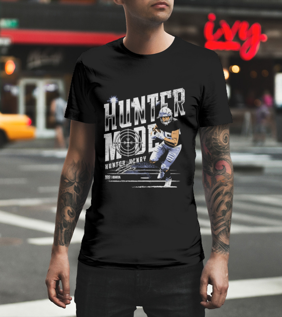 Hunter Henry Hunter Mode New England Patriots Target Accuracy Football T-Shirt