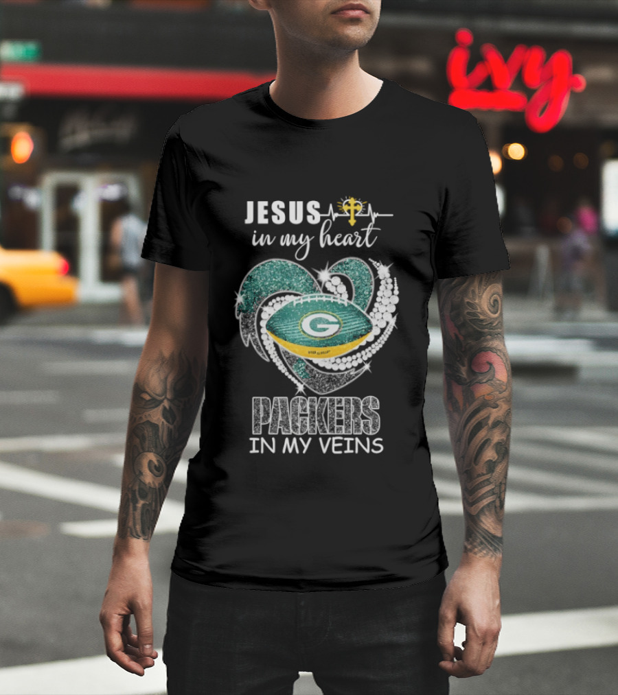 Jesus In My Heart Green Bay Packers In My Veins Diamond Heart Shape T-Shirt