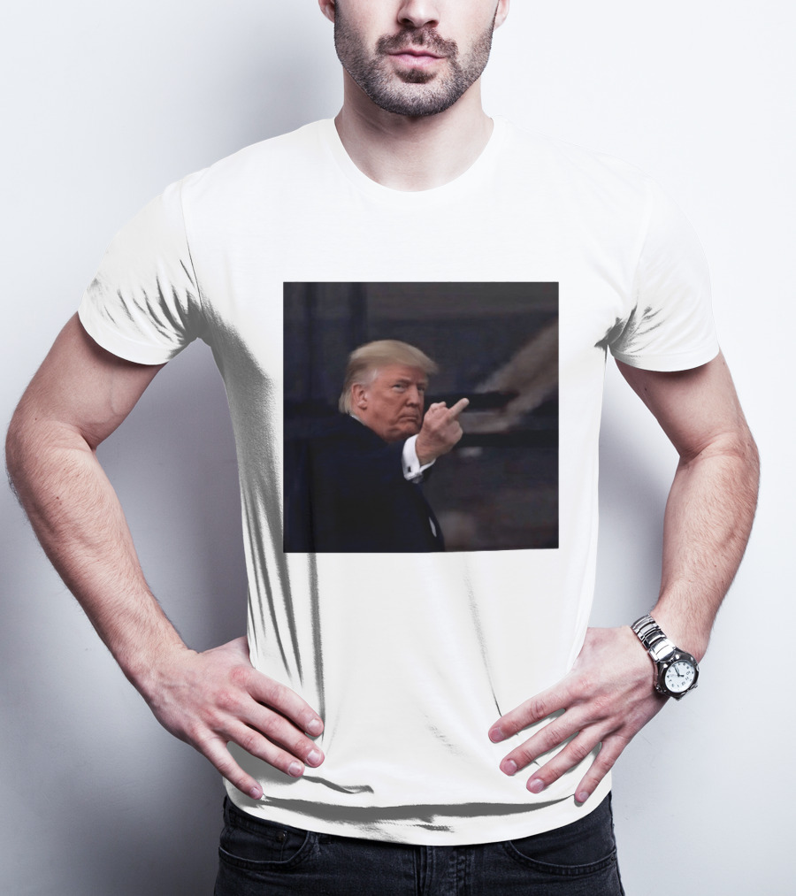 Trump Middle Finger At Heckler T-Shirt