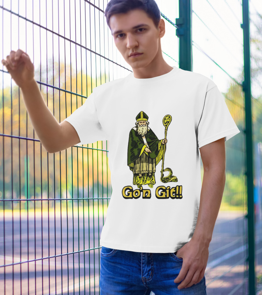 St Patrick With Shamrock Staff And Snake Go'n Git T-Shirt