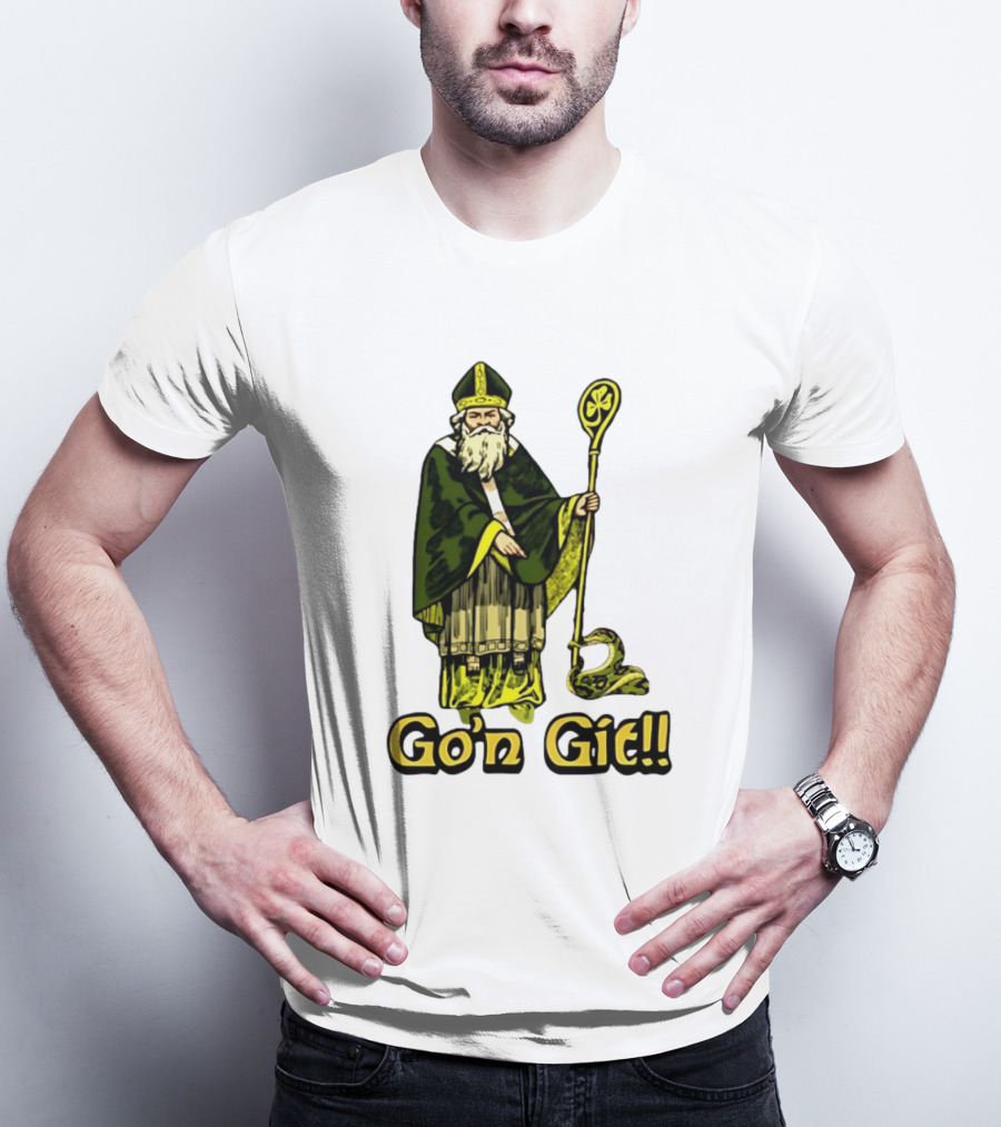 St Patrick With Shamrock Staff And Snake Go'n Git T-Shirt