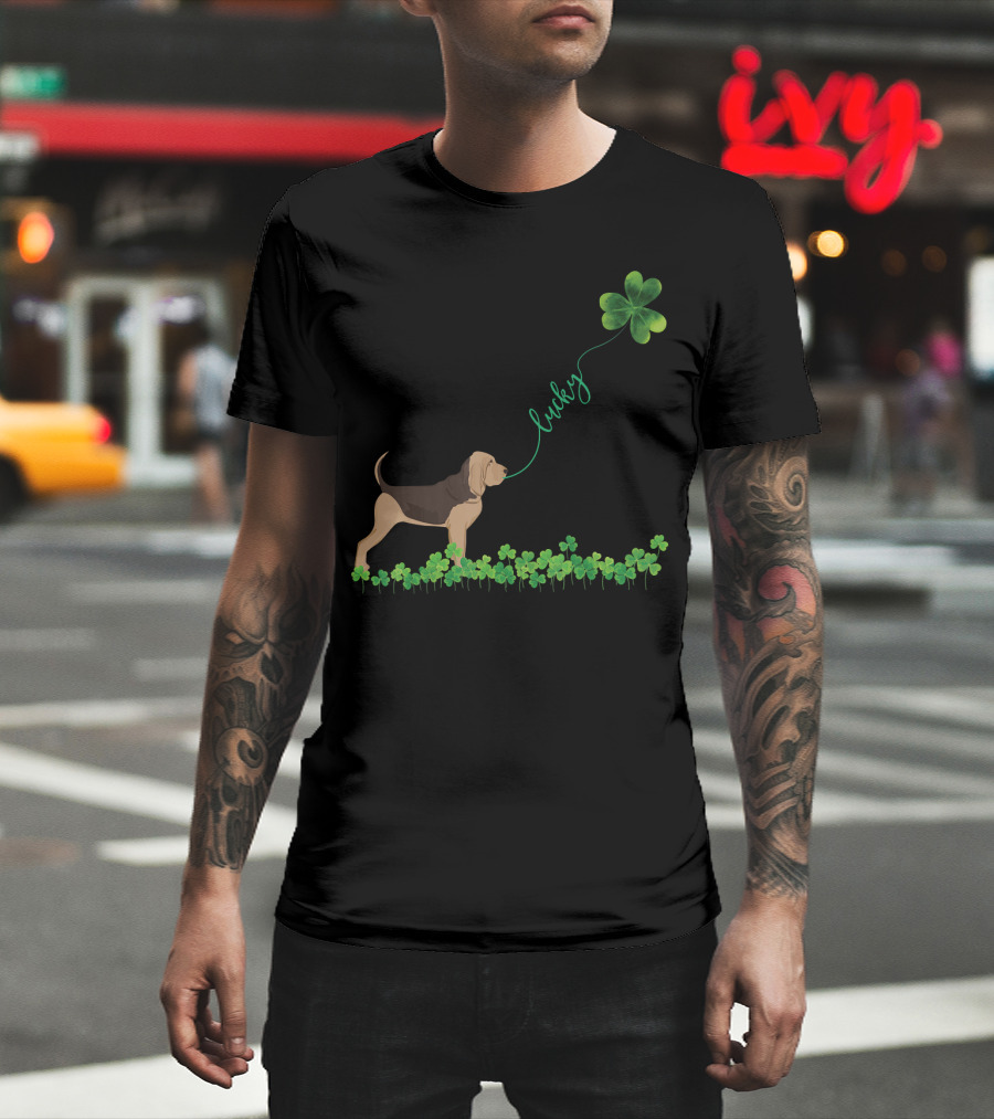 Lucky Bloodhound Dog With Shamrock St Patrick Day T-Shirt