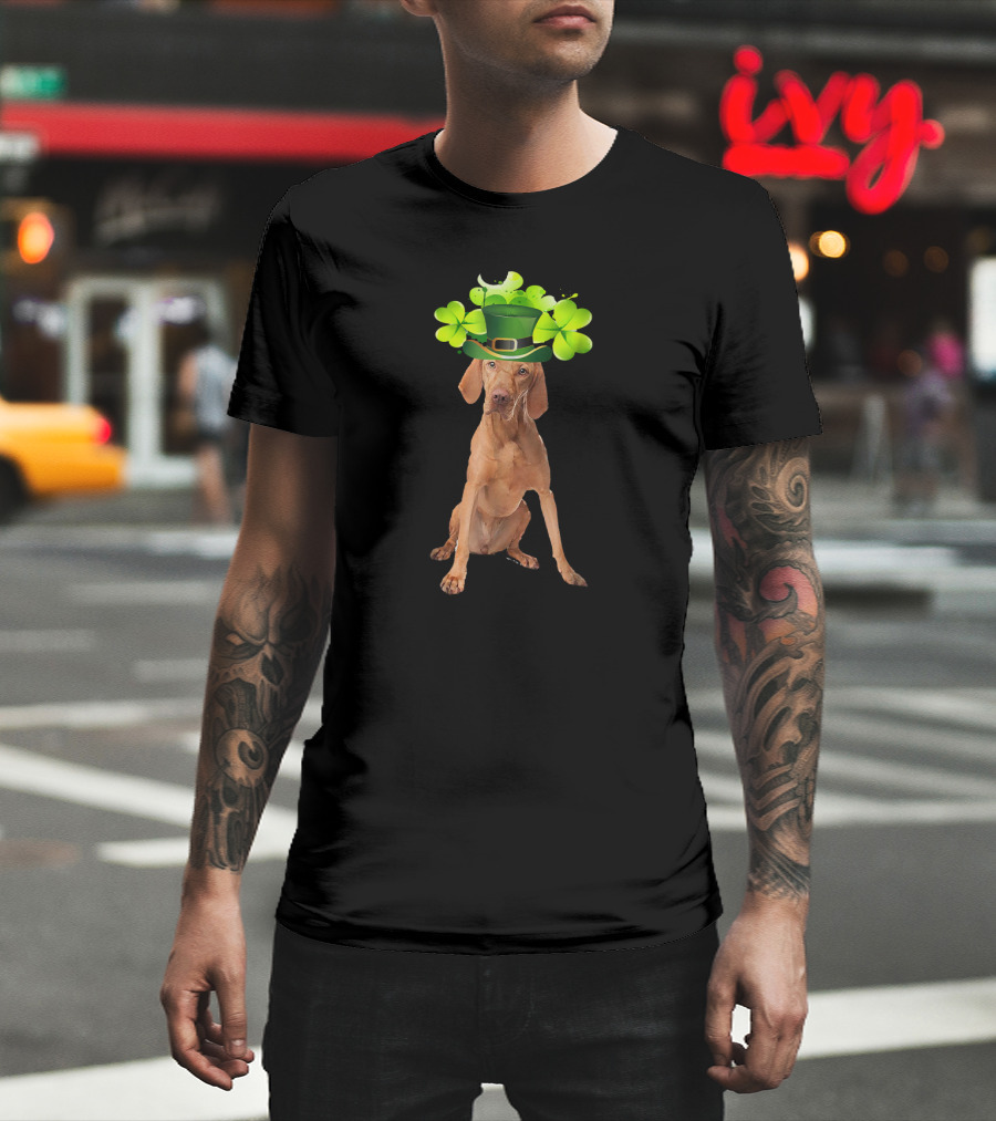 St Patricks Day Hungarian Vizsla Dog With Irish Clover Hat T-Shirt