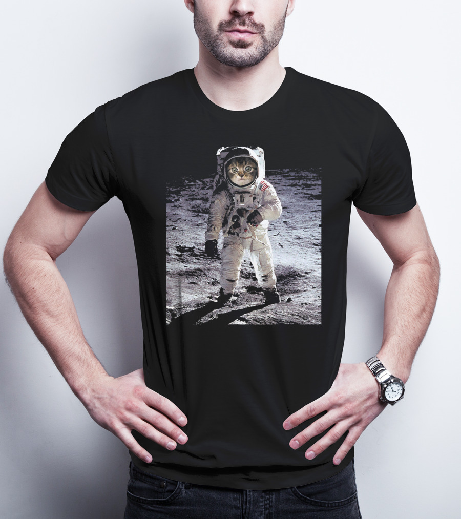 First Space Cat On The Moon Astronaut Suit Moonwalking T-Shirt
