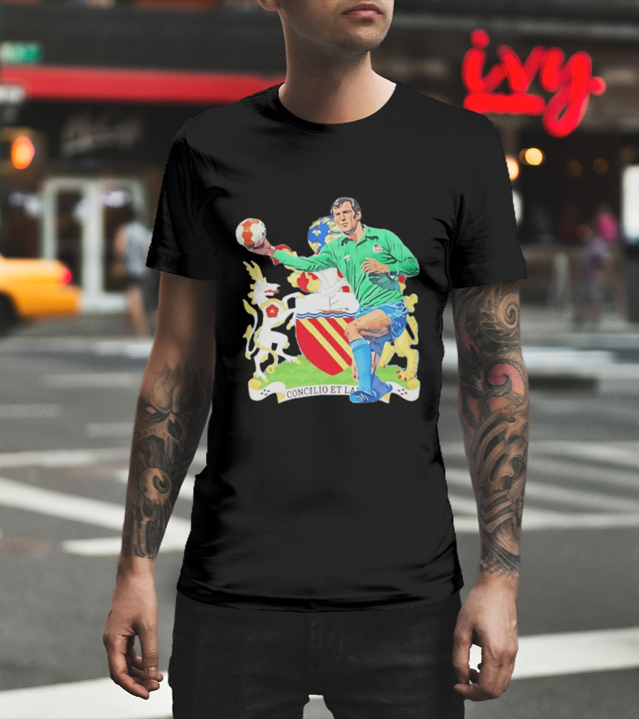 Joe Corrigan Manchester City Goalkeeper Concilio Et Labore Crest T-Shirt