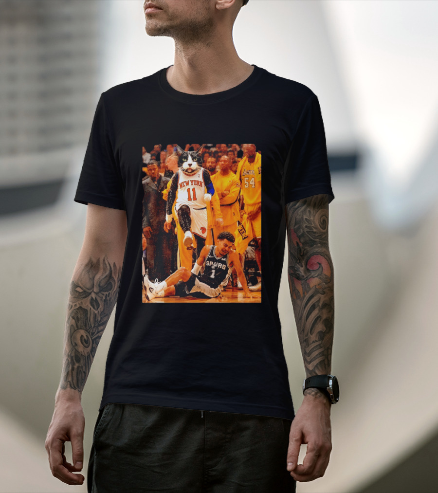 New York Knicks 11 Cat Dunks On Spurs Player Victor Wembanyama With Crowd And Lakers Players T-Shirt