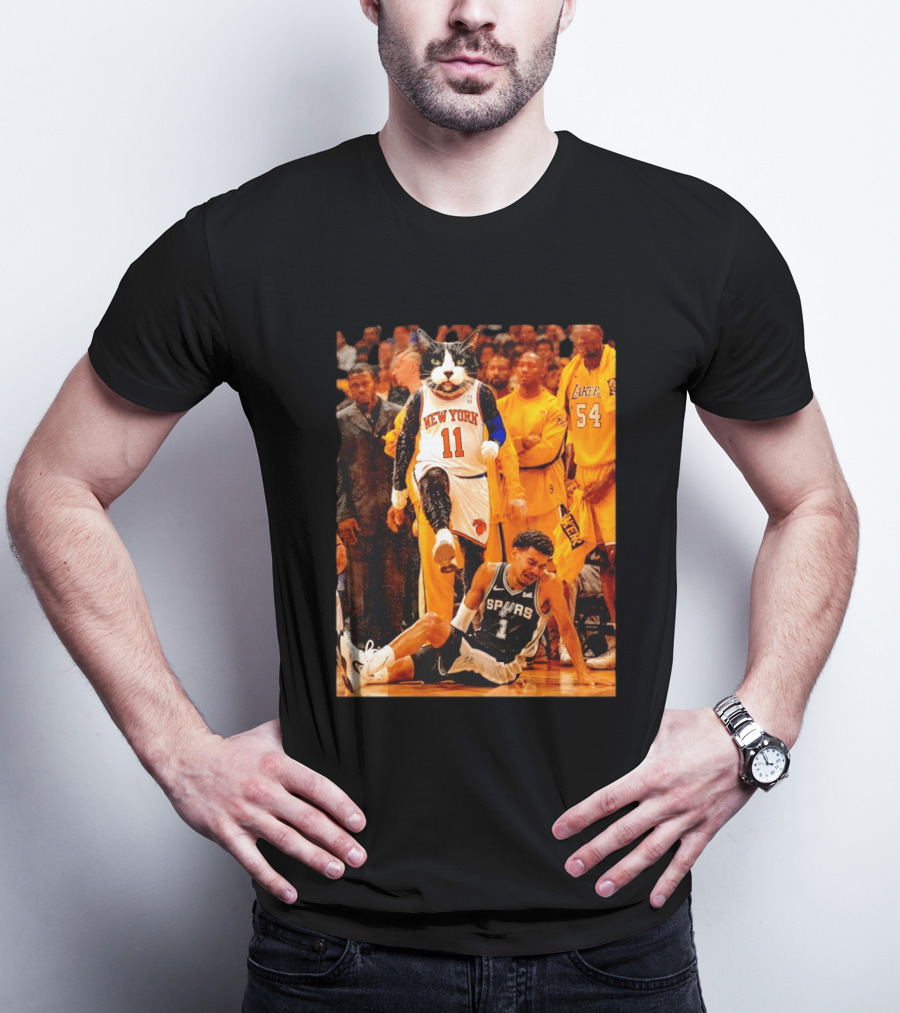 New York Knicks 11 Cat Dunks On Spurs Player Victor Wembanyama With Crowd And Lakers Players T-Shirt
