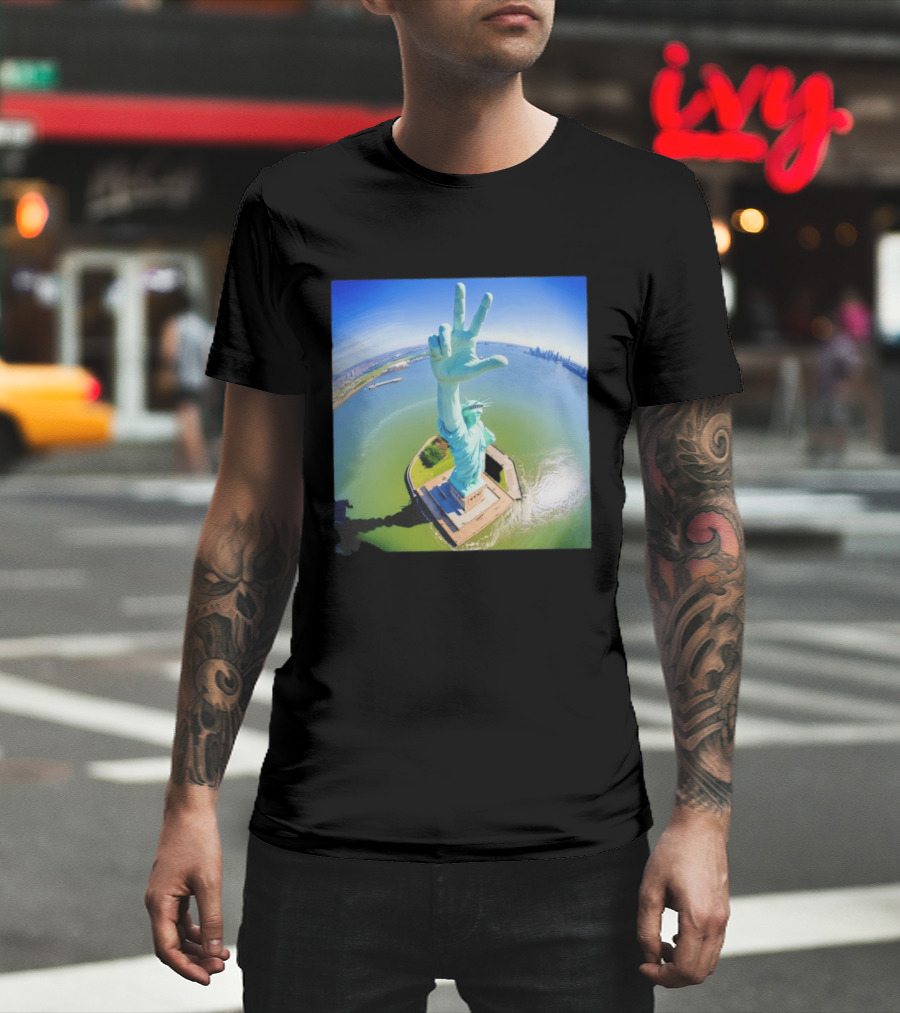 Jalen Brunson Statue Of Liberty Victory Gesture Photo T-Shirt