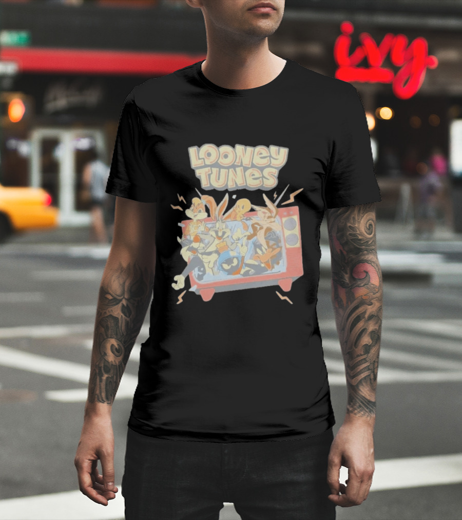 Wbs Shop Looney Tunes Characters In A Retro TV Display T-Shirt