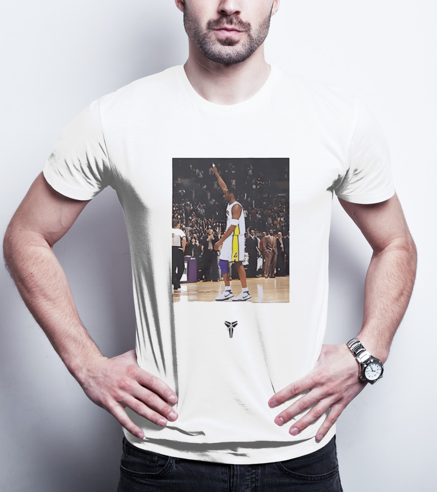 Kobe Bryant Los Angeles Lakers NBA Iconic Court Celebration T-Shirt