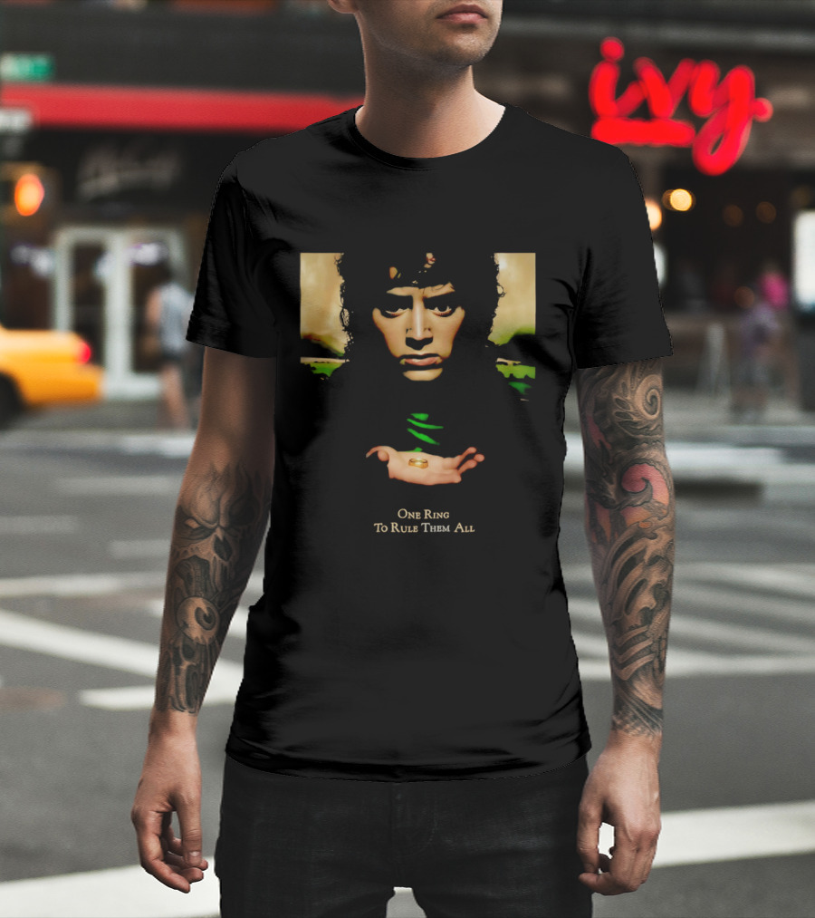 Elijah Wood One Ring To Rule Them All Lord Of The Rings Face Hands Gold Band T-Shirt