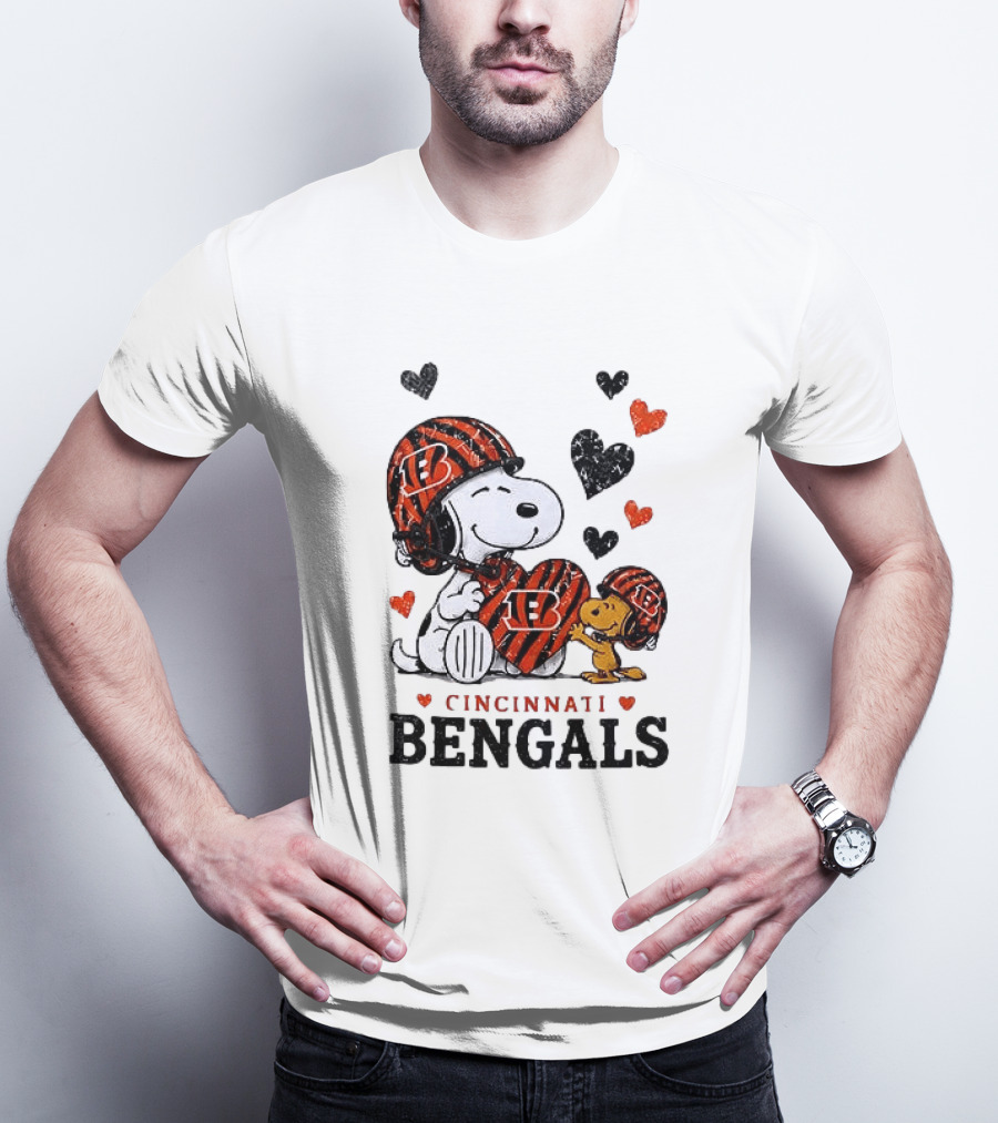 Cincinnati Bengals Peanuts Snoopy And Woodstock Love Hearts T-Shirt