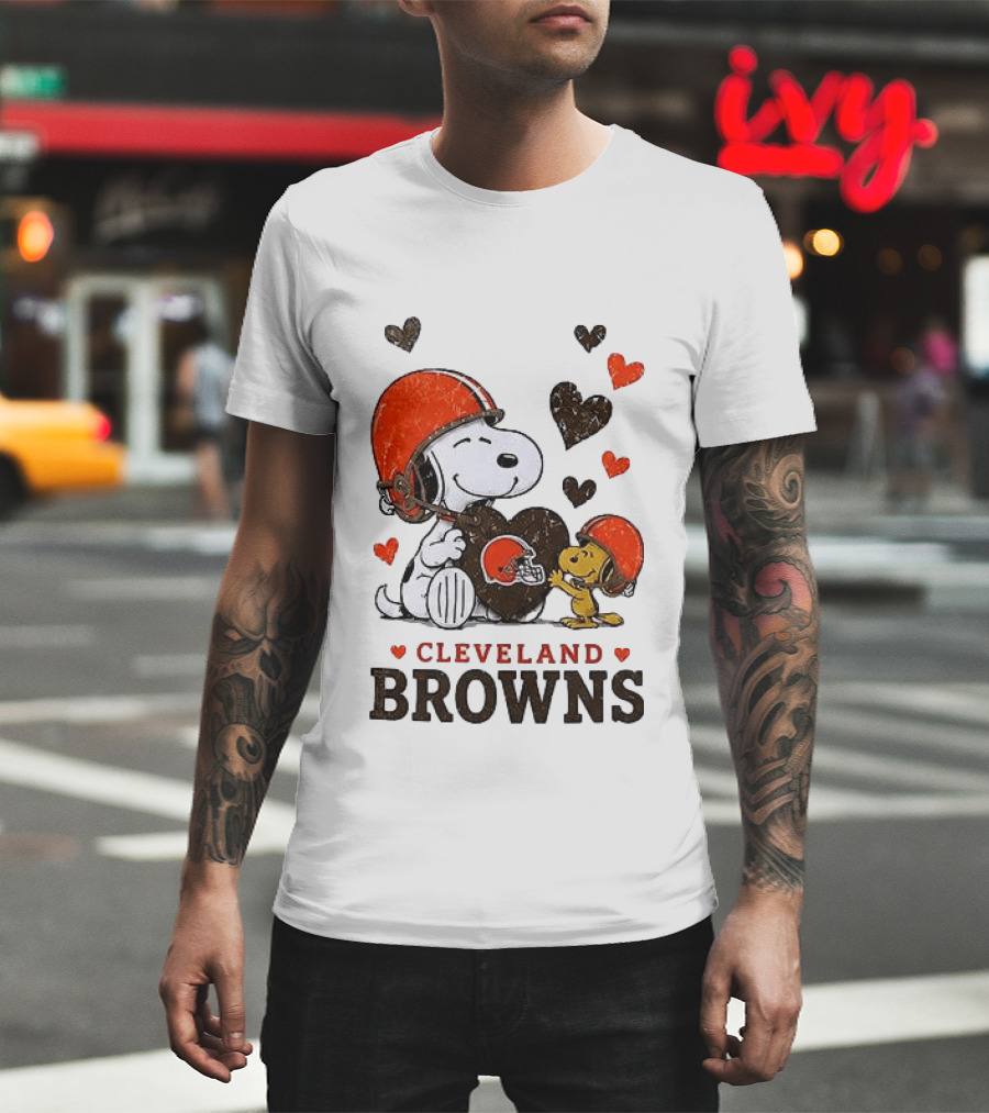 Cleveland Browns Peanuts Snoopy Woodstock Heart Helmets Love T-Shirt