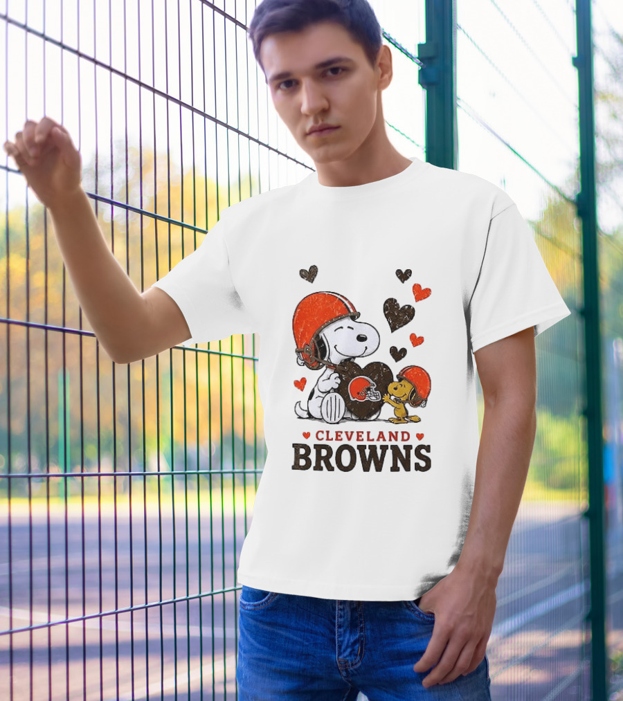 Cleveland Browns Peanuts Snoopy Woodstock Heart Helmets Love T-Shirt
