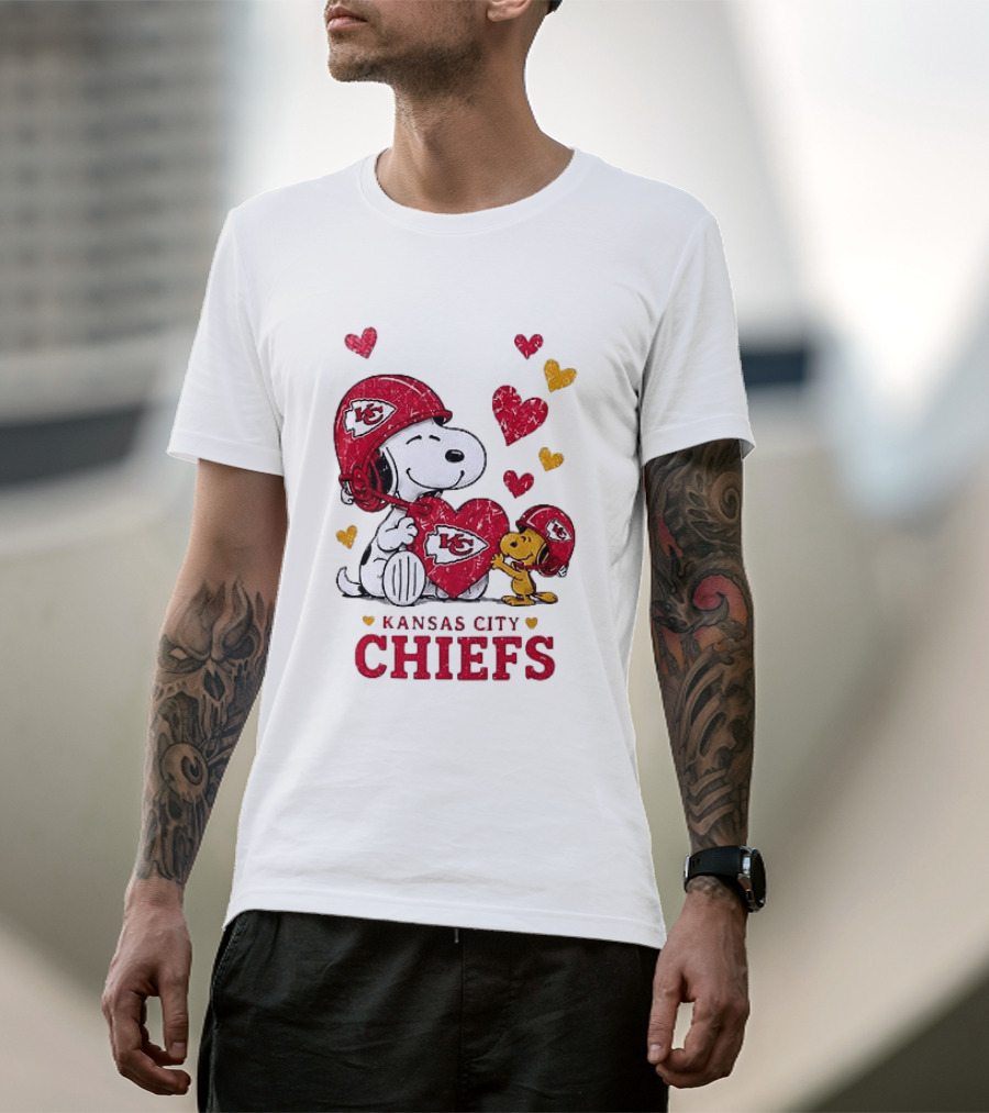 Kansas City Chiefs Peanuts Snoopy Hearts And Laughter T-Shirt