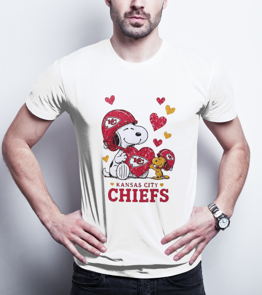 Kansas City Chiefs Peanuts Snoopy Hearts And Laughter T-Shirt