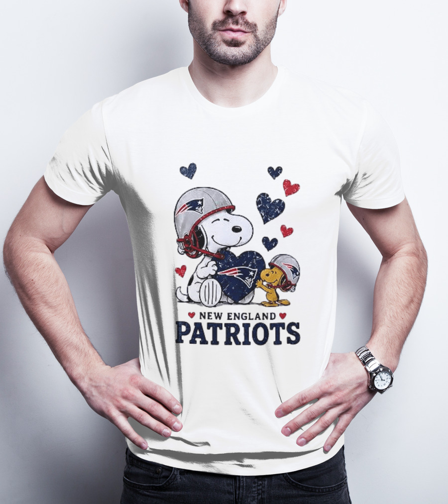 New England Patriots Peanuts Snoopy Woodstock Heart Helmets T-Shirt