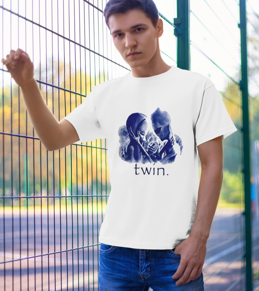 Twin Alien Extraterrestrial Sci Fi Embrace T-Shirt
