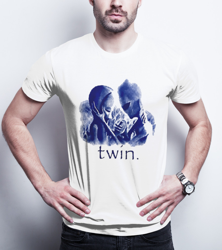 Twin Alien Extraterrestrial Sci Fi Embrace T-Shirt