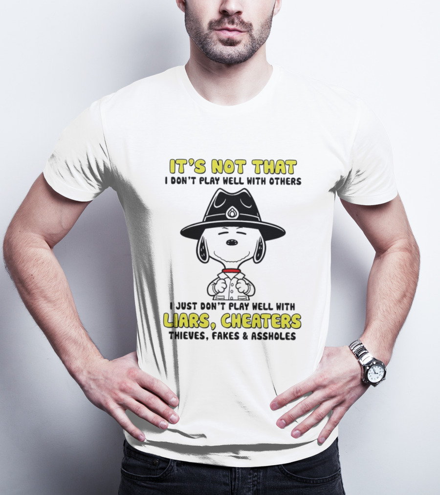 Snoopy It's Not That I Don't Play Well With Others Just Don't Play Well With Liars Cheaters Thieves Fakes & Assholes T-Shirt
