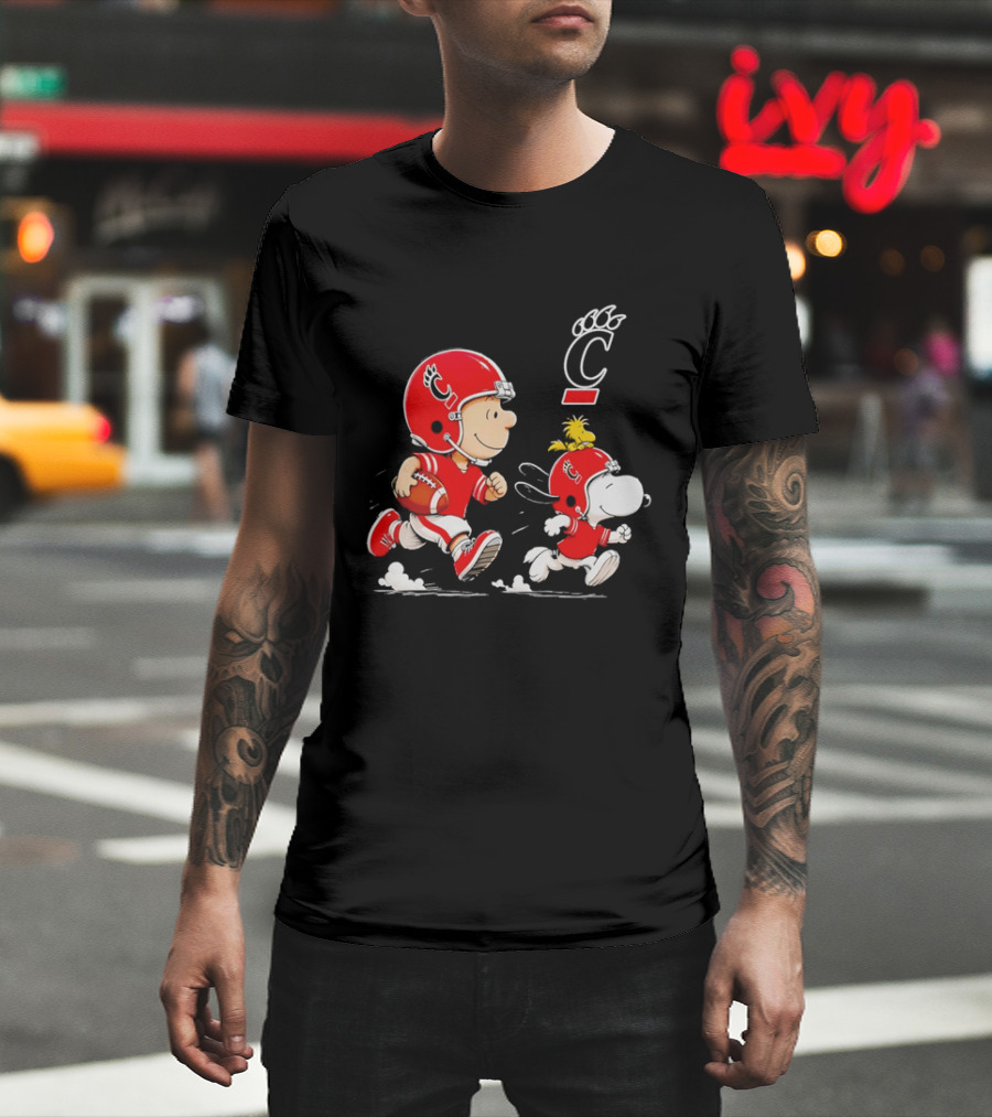 Charlie Brown Snoopy Cincinnati Bearcats Football Running T-Shirt