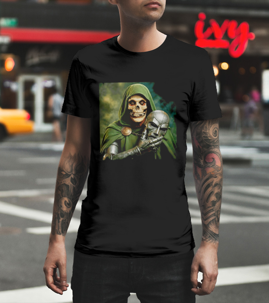 Doctor Doom Skull Face Holding Mask Supervillain Marvel T-Shirt