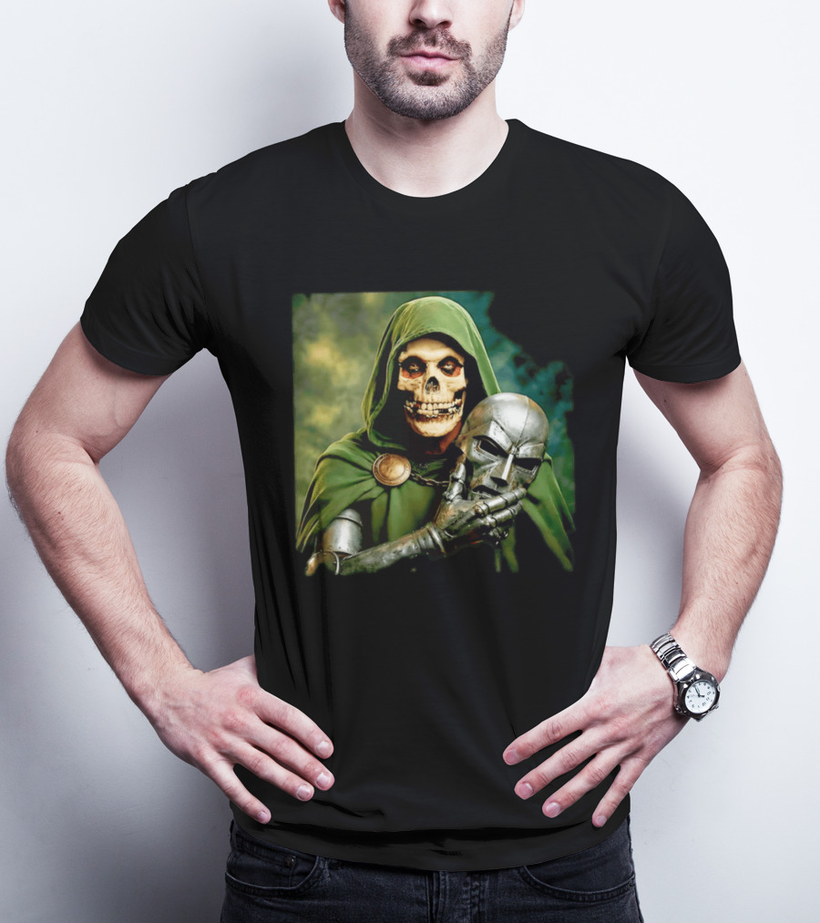 Doctor Doom Skull Face Holding Mask Supervillain Marvel T-Shirt
