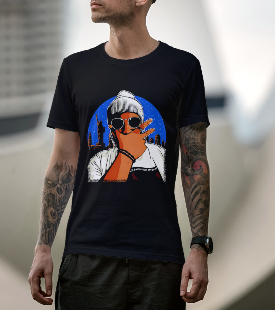 CE Basketball Magazin NYC Skyline Statue Of Liberty Statue Peace Sign T-Shirt