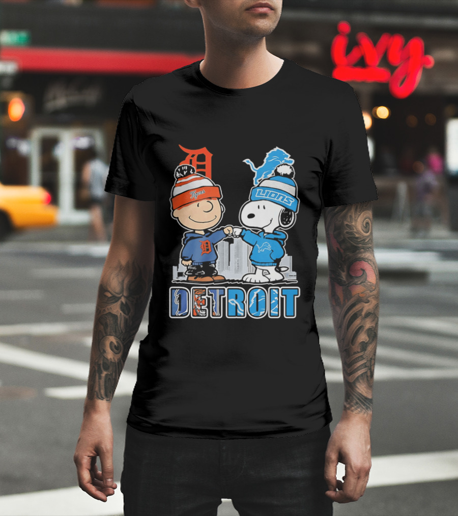 Charlie Brown Snoopy Detroit Tigers Lions Fist Bump Peanuts T-Shirt