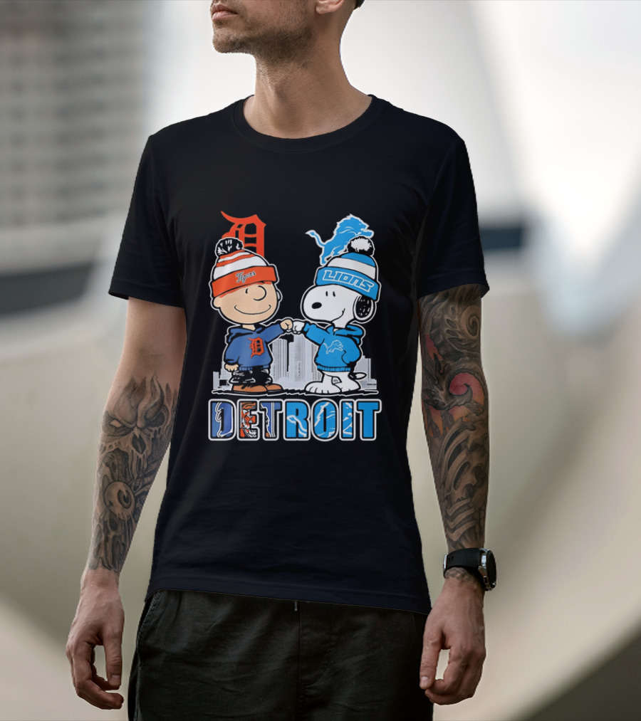 Charlie Brown Snoopy Detroit Tigers Lions Fist Bump Peanuts T-Shirt