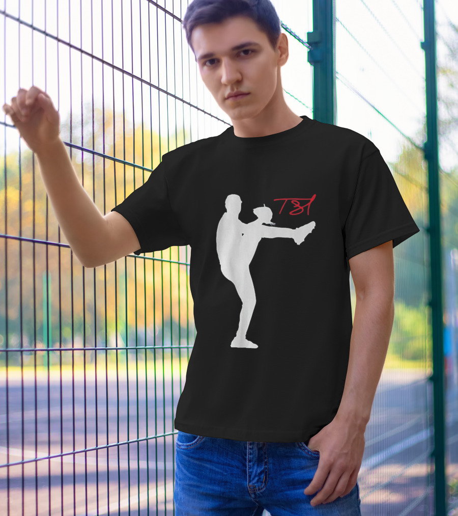 T61 Tarik Skubal Pitching Pose Los Angeles T-Shirt